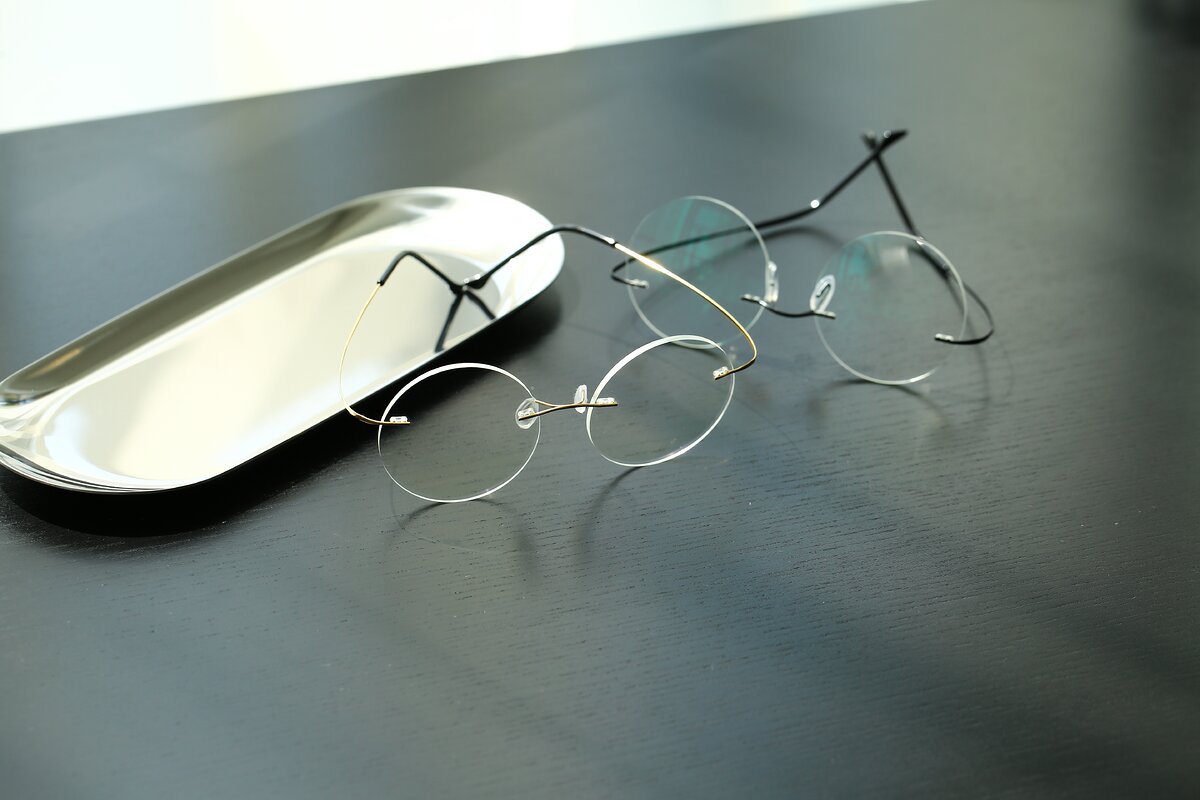Gold Lightweight Round Rimless Eyeglasses - Artist