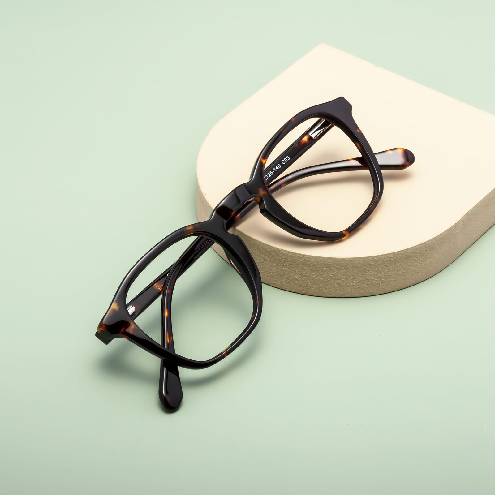 Tortoise Keyhole Bridge Retro-Vintage Trapezoid Eyeglasses - Producer