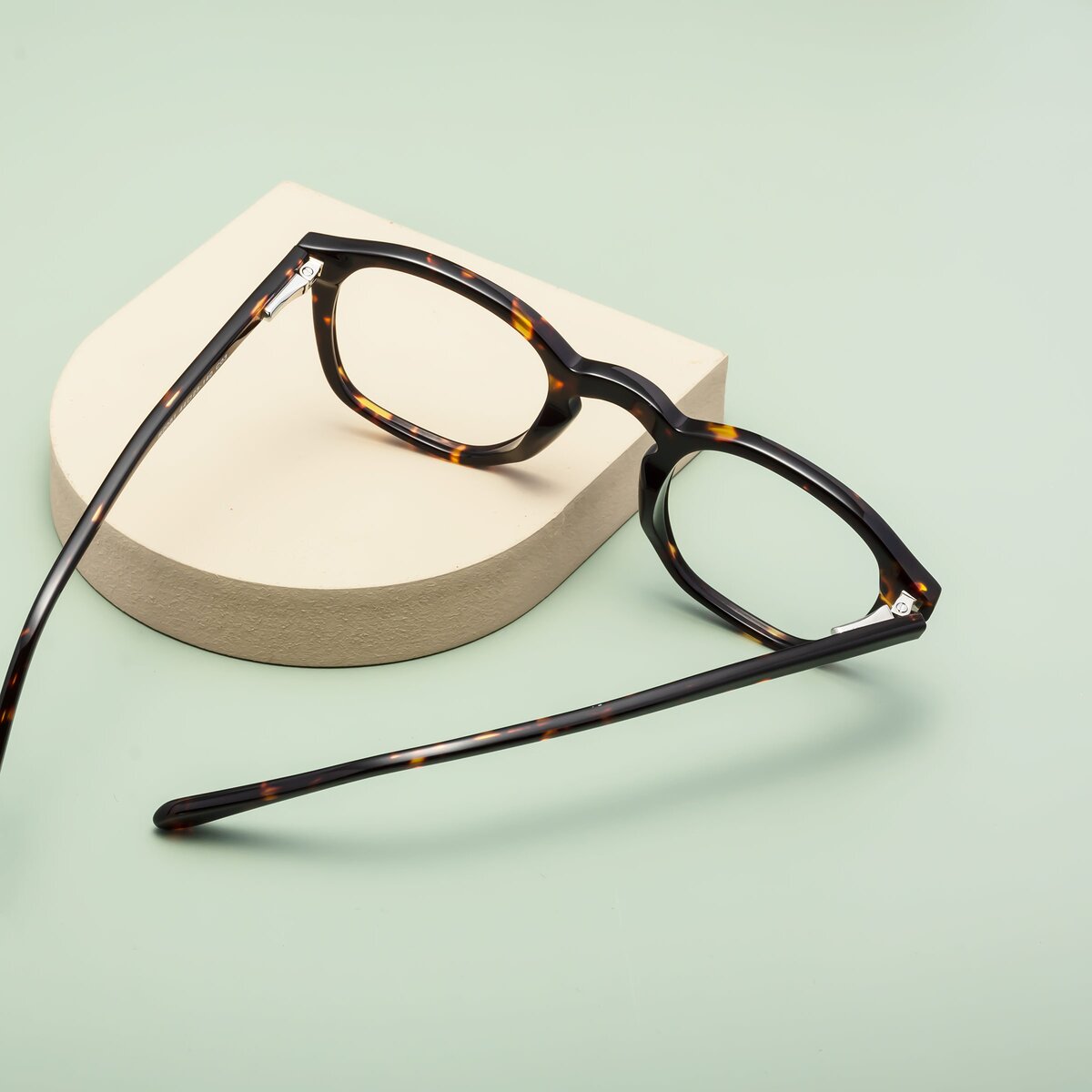 Tortoise Keyhole Bridge Retro-Vintage Trapezoid Eyeglasses - Producer