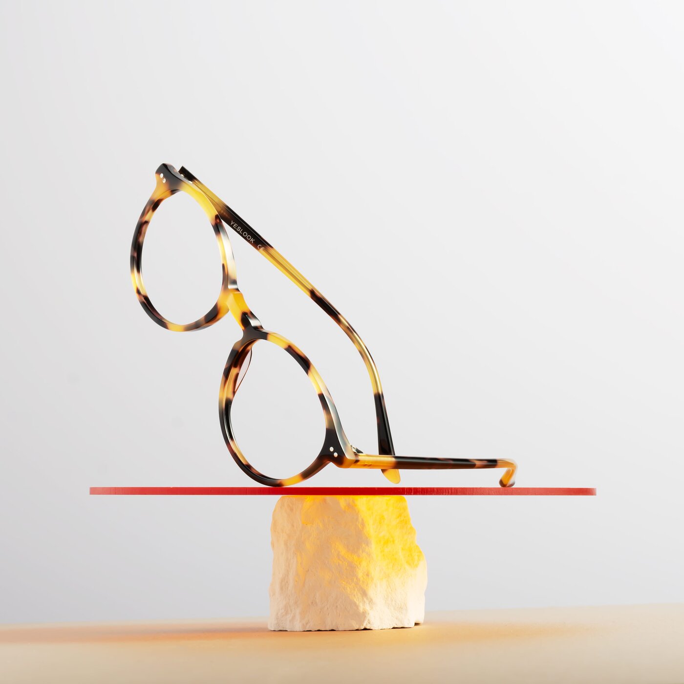 Ivory Tortoise Keyhole Bridge Classic Round Eyeglasses - L'Aecho