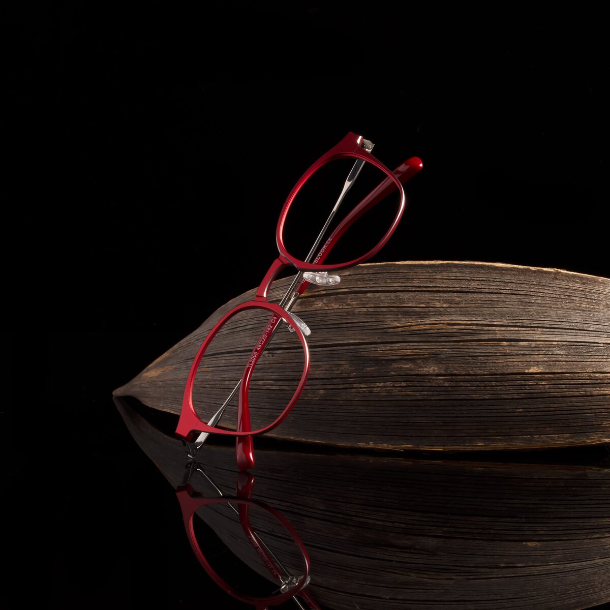 Metallic Red/Silver Keyhole Bridge Flexible Magnesium Alloy Eyeglasses ...