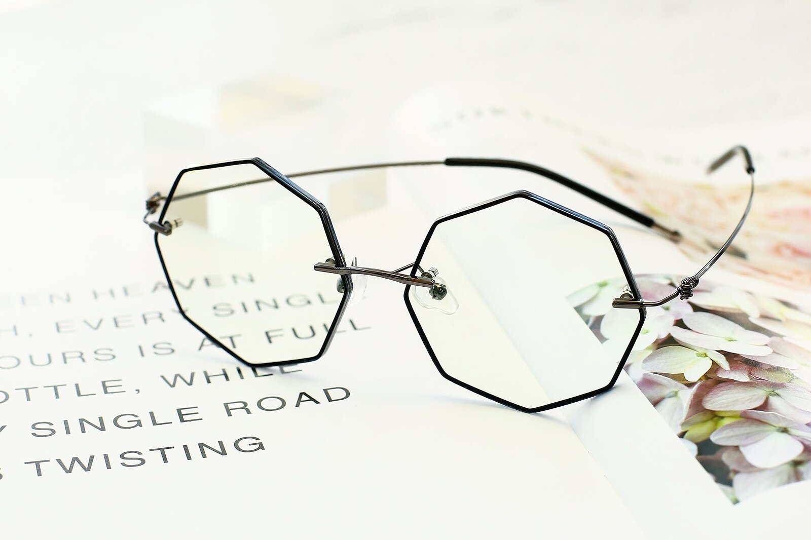 Black/Gunmetal Hipster Geometric Color-Edged Rimless Eyeglasses - Y7004